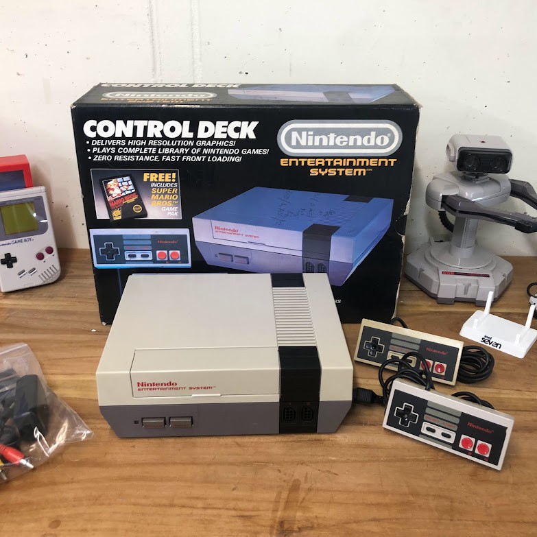 Nintendo NES Starter Pack - Control Deck Edition [Complete]